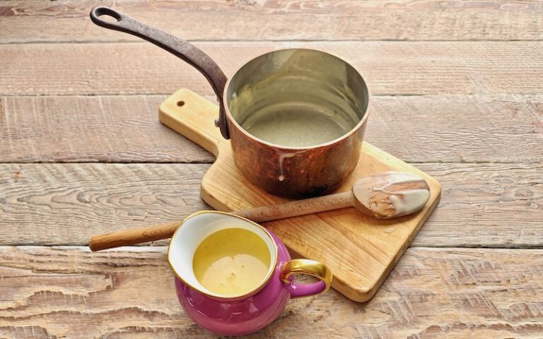 Crème Anglaise: Easy Traditional Vanilla Custard (Pouring Custard)